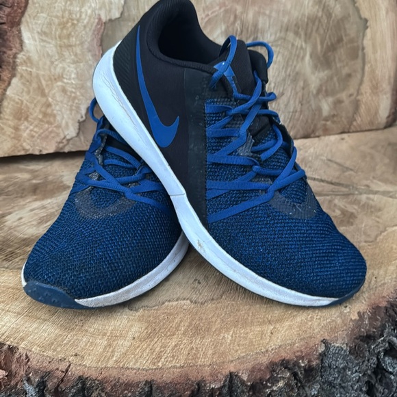 Nike | Shoes | Nike Varsity Compete Blue Training Shoe Euc Sz 5 | Poshmark